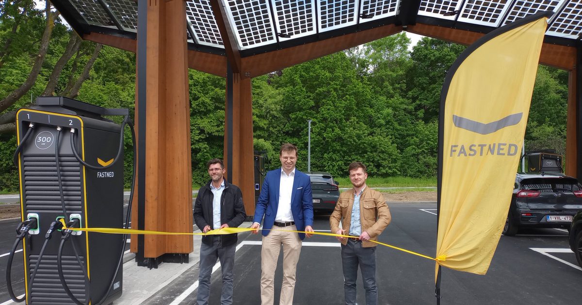 DVO | Fastned opent snellaadstation op carpool parking Sint-Rochus in…