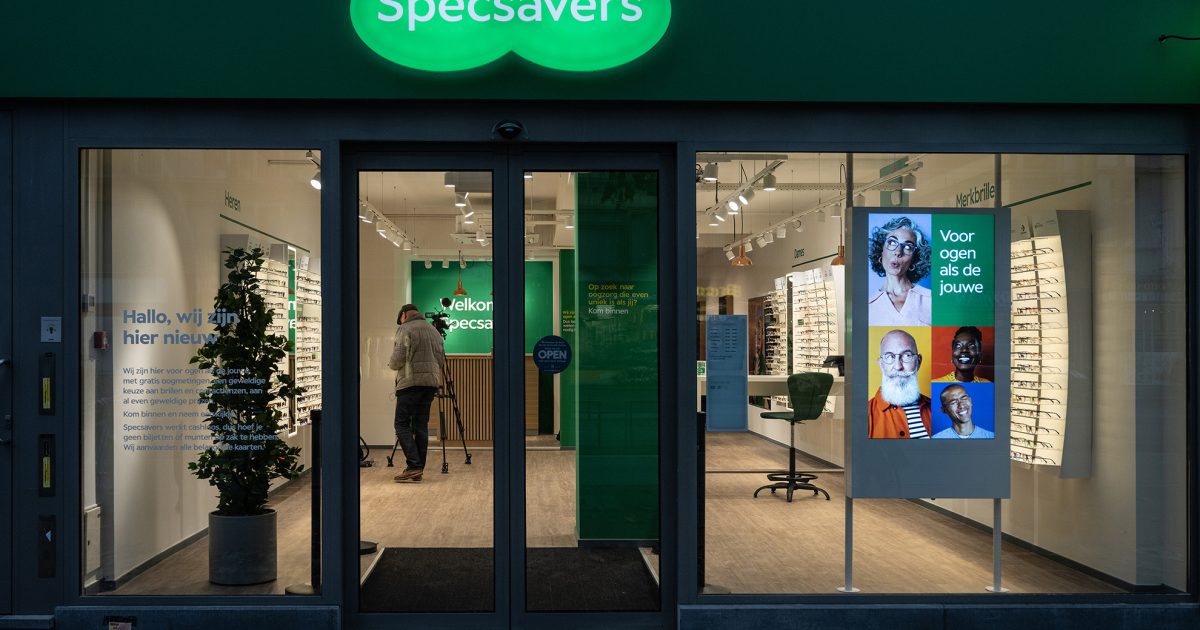 DVO | Specsavers start in België met webshop en drie Antwerpse winkels