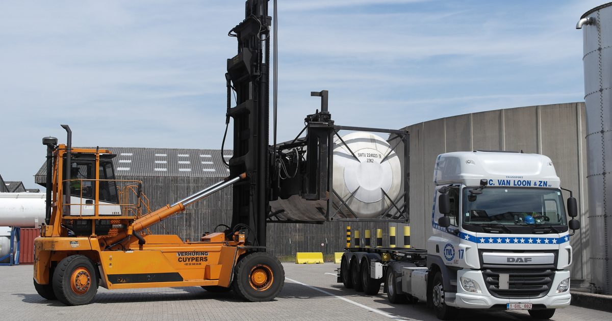 DVO | Van Moer Logistics rondt overname tankcontainerspecialist Group…