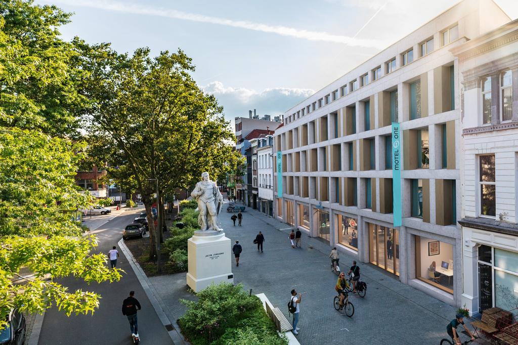DVO | CORES Development verkoopt hotelproject Motel One in Antwerpen