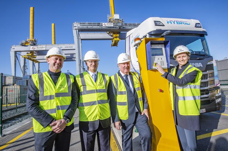 DVO | DP World neemt nieuwe elektrische stapelkranen in gebruik op…