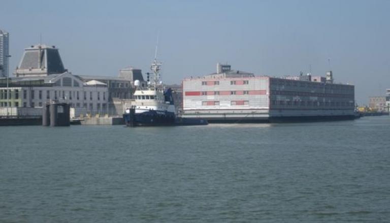 DVO | Floatel "Kalmar" vangt scheepsbemanning in Haven Oostende…
