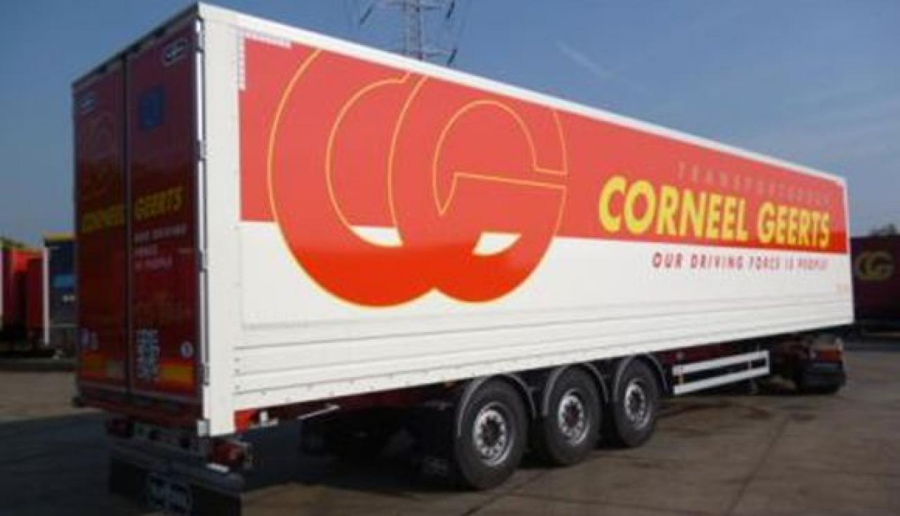 DVO | Corneel Geerts koopt 25 box trailers bij Van Hool